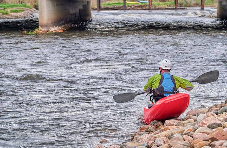 How to Kayak: Complete Beginner’s Guide to Get You Started