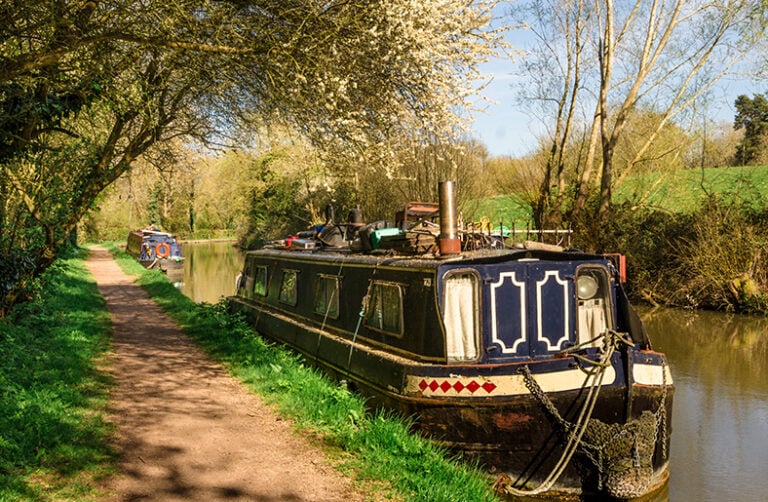 A Complete Guide to Narrow Boats: All You Need to Know!