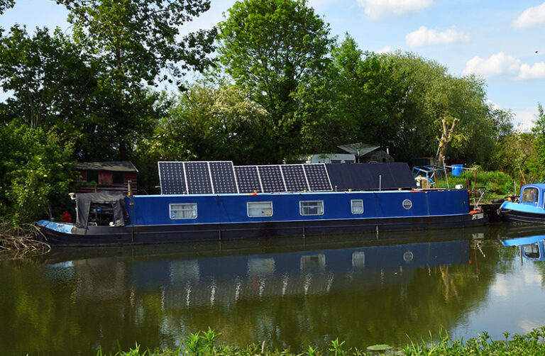 A Complete Guide to Narrow Boats: All You Need to Know!